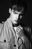Hugo Mayhew at DNA Models by Leon Dash