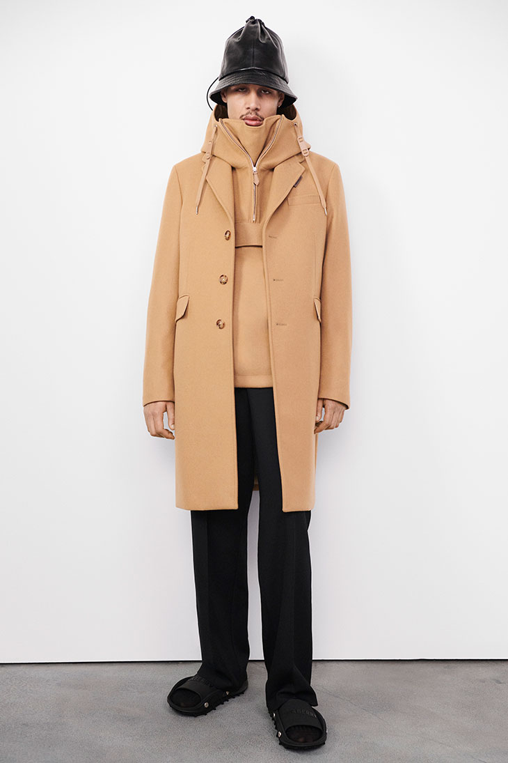 Discover Burberry Fall Winter 2022 Pre-Collection