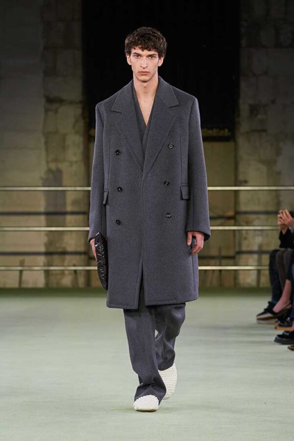 MFW: BOTTEGA VENETA Fall Winter 2022.23 Collection - Male Model Scene