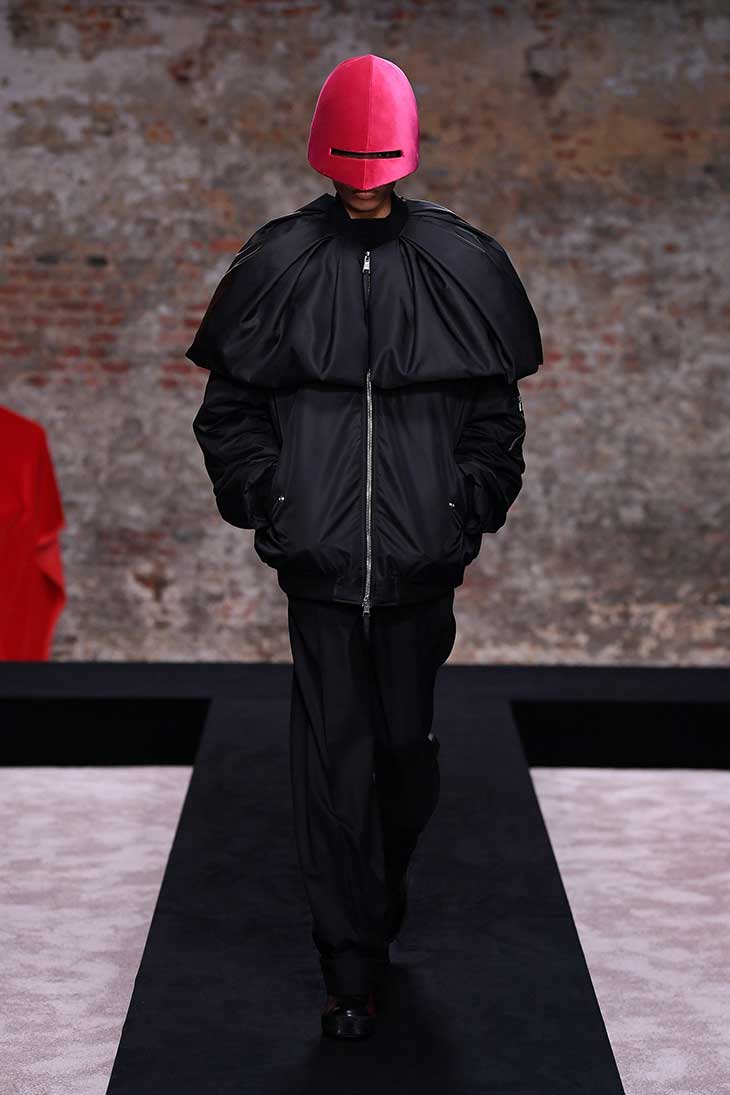 LFW: RAF SIMONS Fall Winter 2022.23 Collection - Male Model Scene