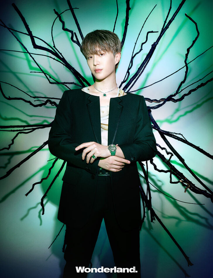 Fan Chengcheng Stars in Wonderland China August 2022 Issue
