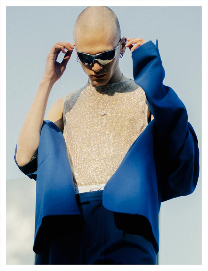 Elevating Men's Fashion: Mastering Statement Pieces for a Striking Look