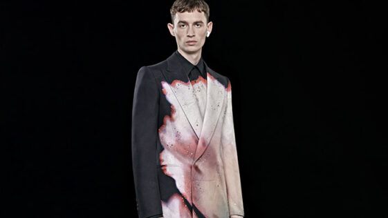 Discover ALEXANDER MCQUEEN Pre-Fall 2022 Menswear Collection
