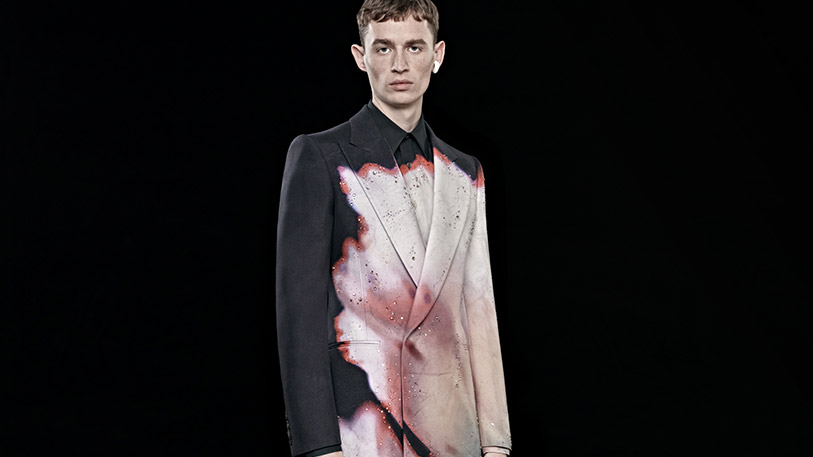 Discover ALEXANDER MCQUEEN Pre-Fall Winter 2023 Collection