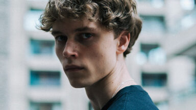 Top Model Janis Ancens in Gravity for Schön! Magazine